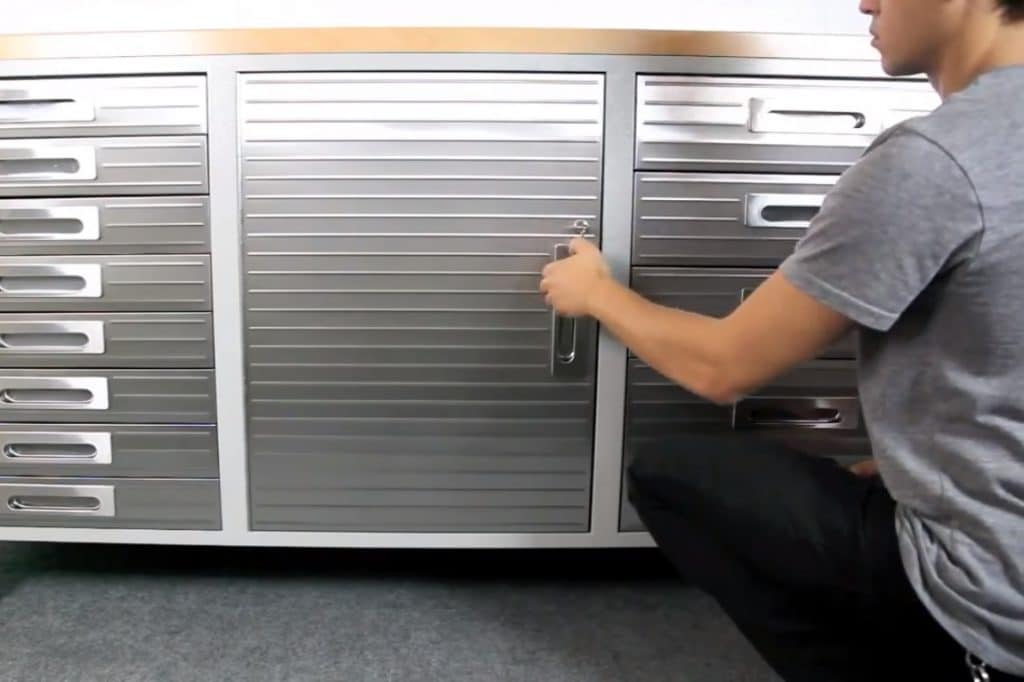 Best Garage Workbenches Tested and Reviewed (Summer 2021) + Buyer's Guide